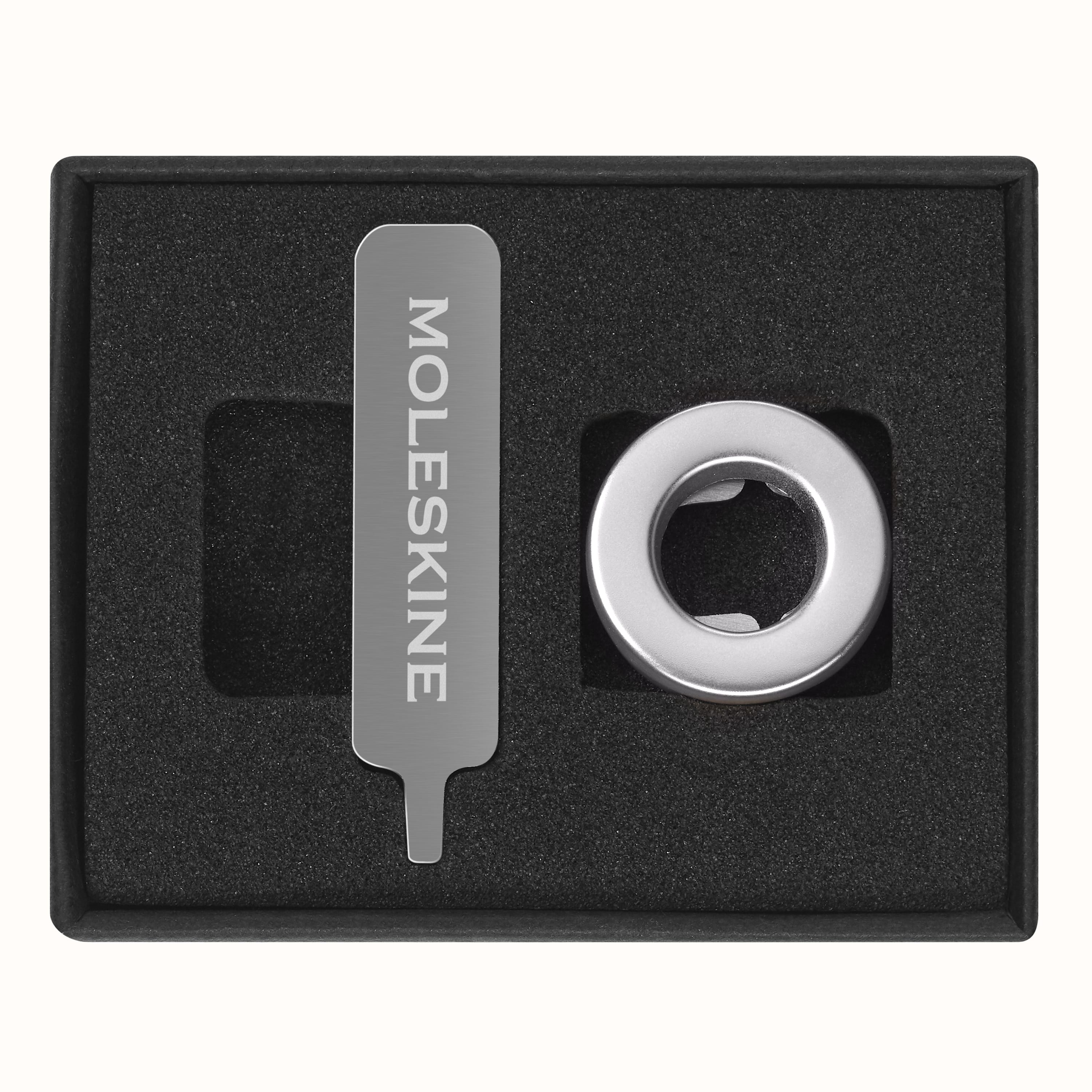 Letters and Symbols O Silver | Moleskine