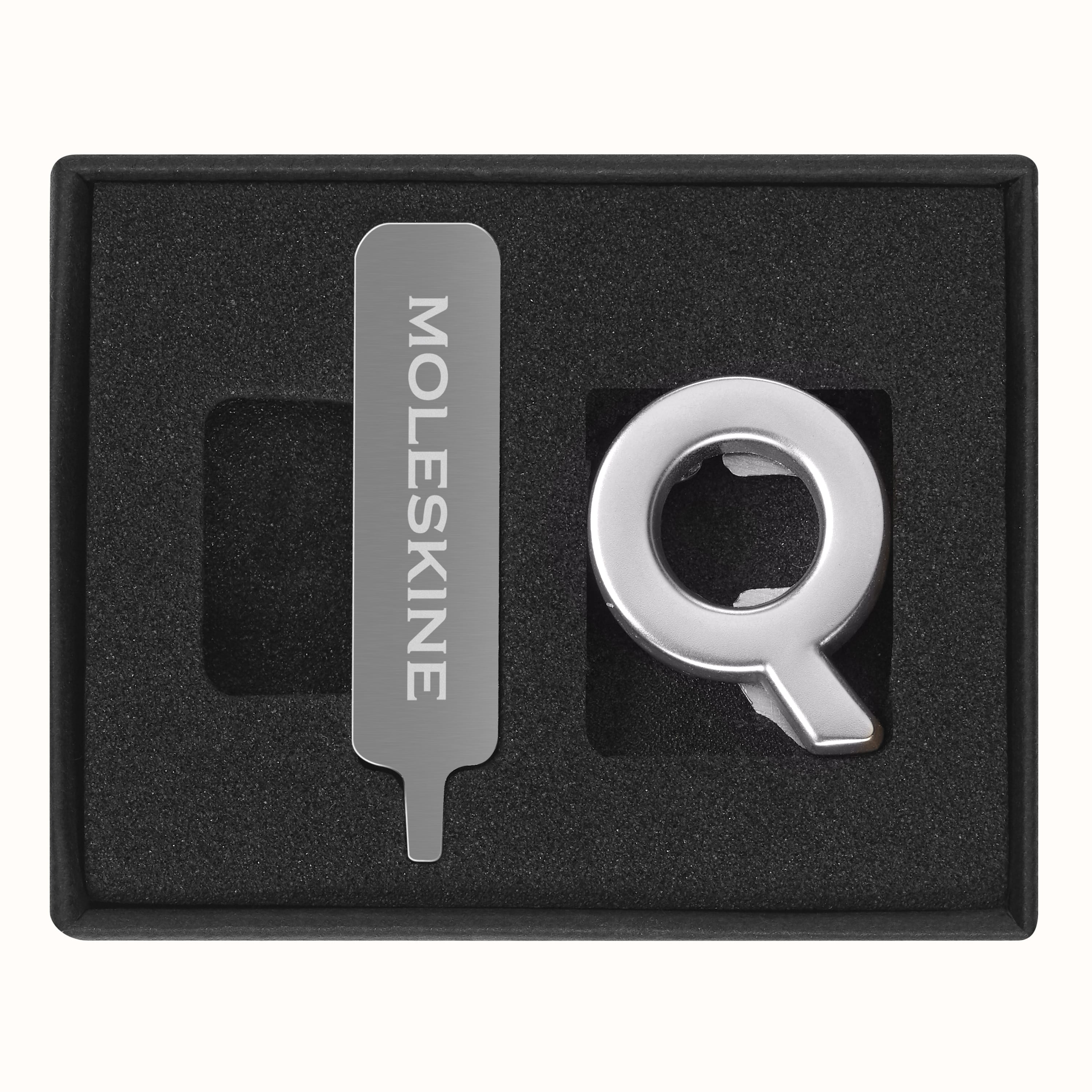 Letters and Symbols Q Silver | Moleskine